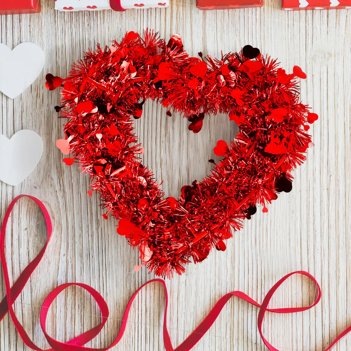 Corazón de Tinsel Decorativo, Color Rojo – Waldo's